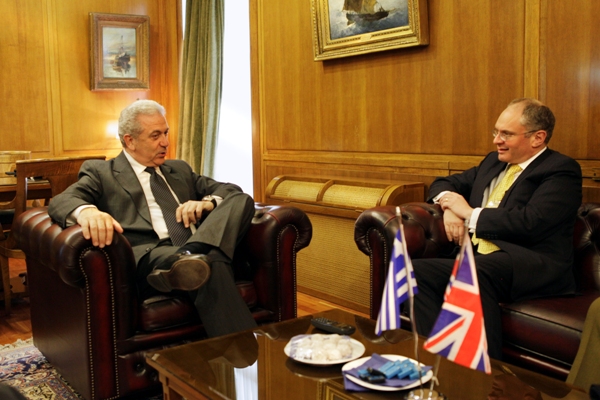 Συνάντηση ΥΕΘΑ κ. Δημήτρη Αβραμόπουλου με Πρέσβη Μεγάλης Βρετανίας κ ...