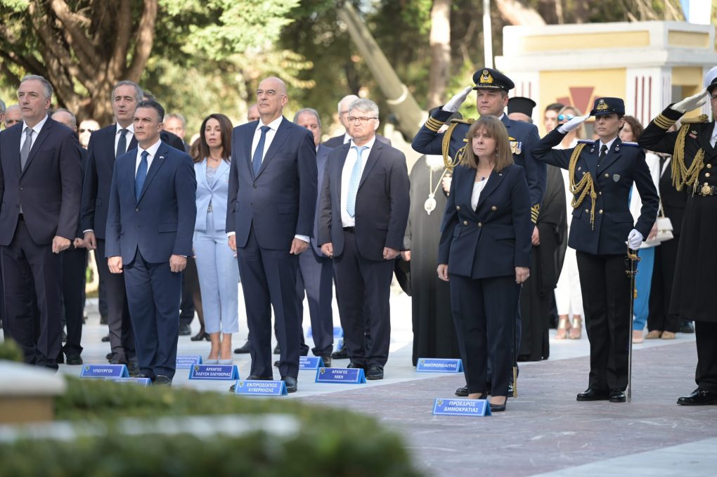 Παρουσία ΥΕΘΑ Νίκου Δένδια στην παρέλαση για την Εθνική Επέτειο της ...
