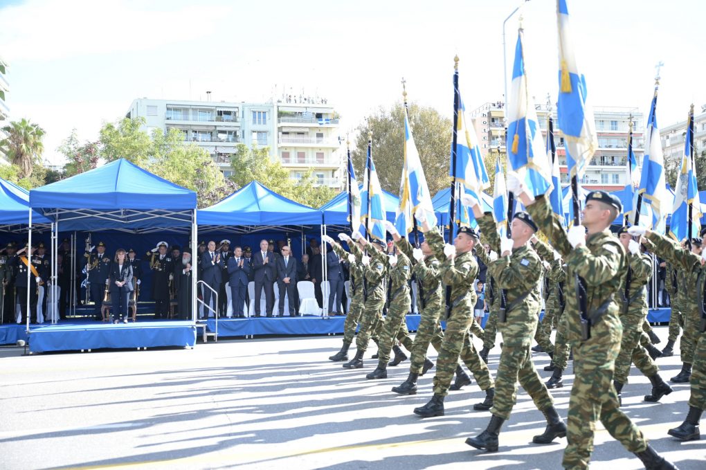 Παρουσία ΥΕΘΑ Νίκου Δένδια στην παρέλαση για την Εθνική Επέτειο της ...