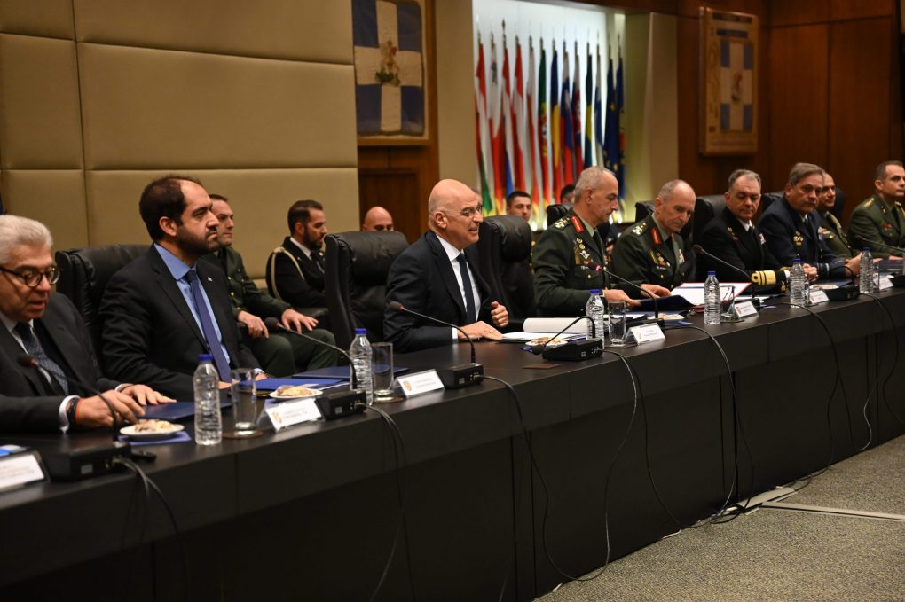 Συνάντηση ΥΕΘΑ Νίκου Δένδια με τον Υπουργό Άμυνας της Κύπρου Βασίλη ...