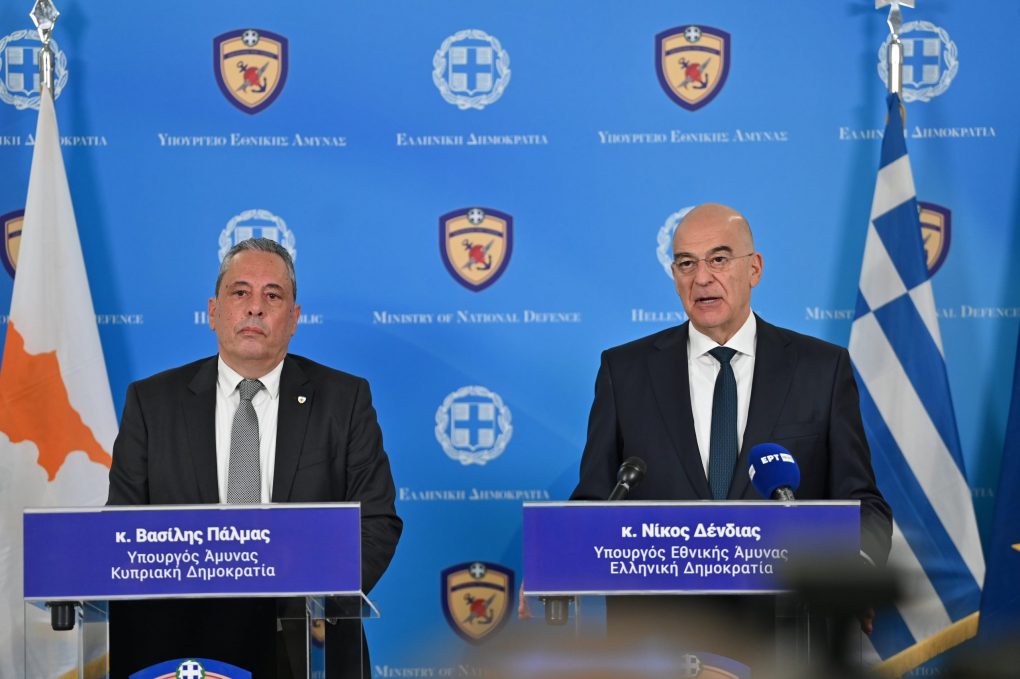 Συνάντηση ΥΕΘΑ Νίκου Δένδια με τον Υπουργό Άμυνας της Κύπρου Βασίλη ...