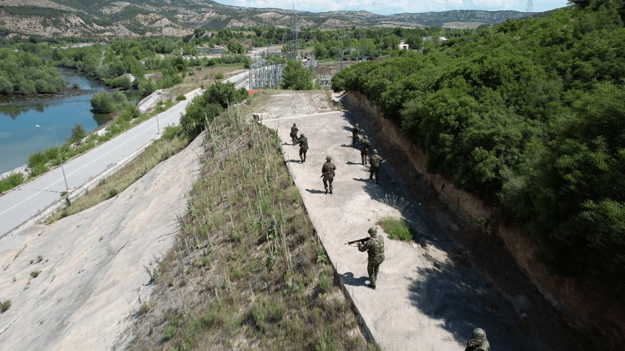 Με Αρετή και Τόλμη - Ελληνική Δημοκρατία Υπουργείο Εθνικής Άμυνας