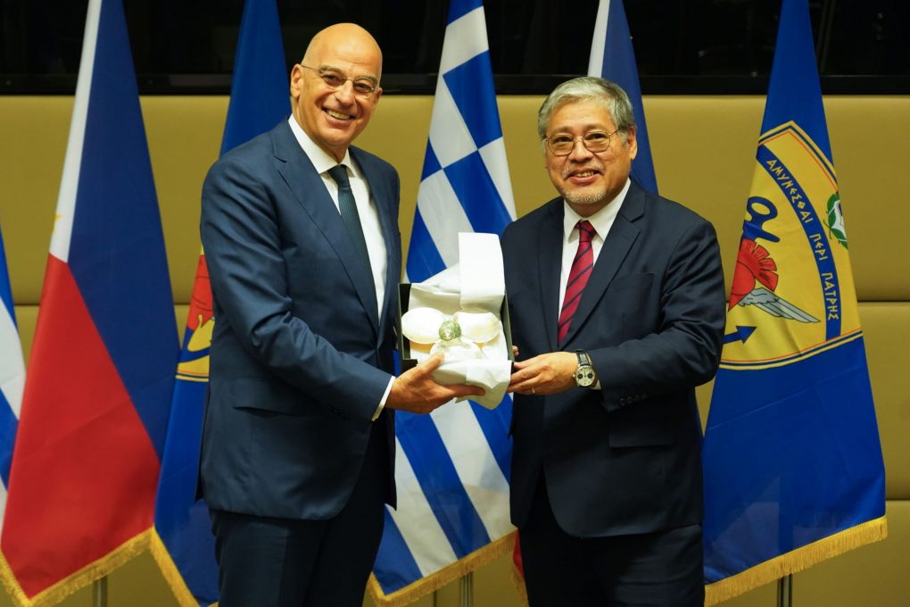 Συνάντηση ΥΕΘΑ Νίκου Δένδια με τον Υπουργό Εξωτερικών των Φιλιππίνων ...