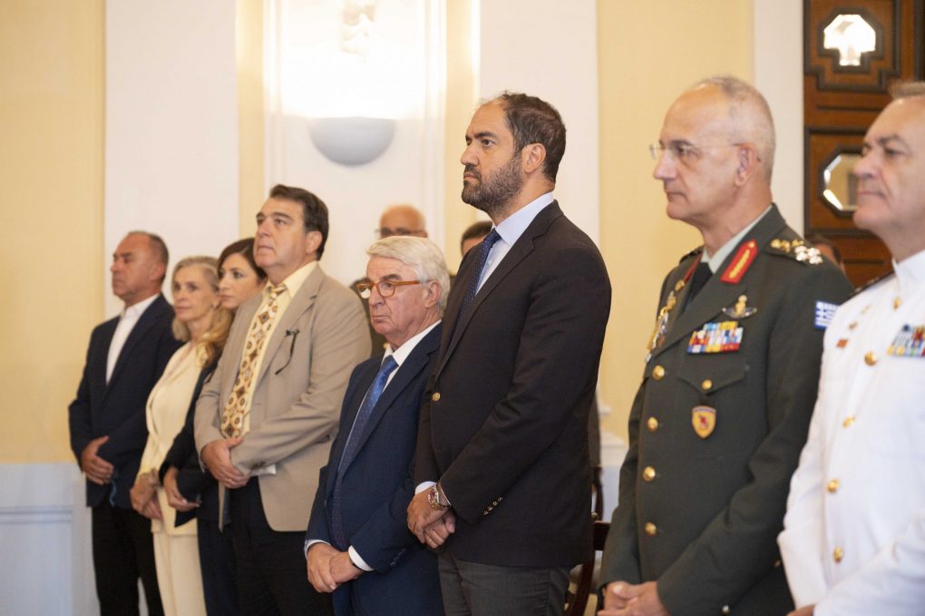 Ο Υφυπουργός Εθνικής Άμυνας Γιάννης Κεφαλογιάννης απένειμε τα πτυχία ...