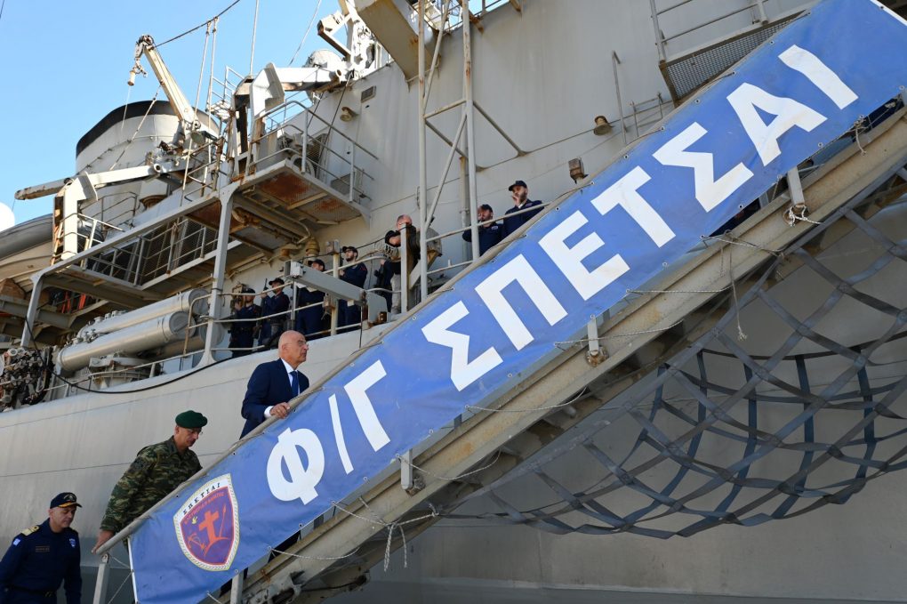 Επίσκεψη ΥΕΘΑ Νίκου Δένδια στην Φ/Γ «ΣΠΕΤΣΑΙ» πριν τον απόπλου της ...