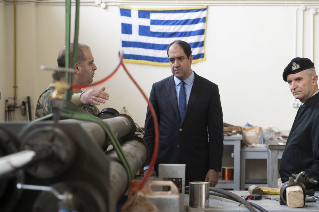 Επίσκεψη ΥΦΕΘΑ Γιάννη Κεφαλογιάννη στο 301 ΕΒ και την ΣΤΕΑΤΧ - Ελληνική ...
