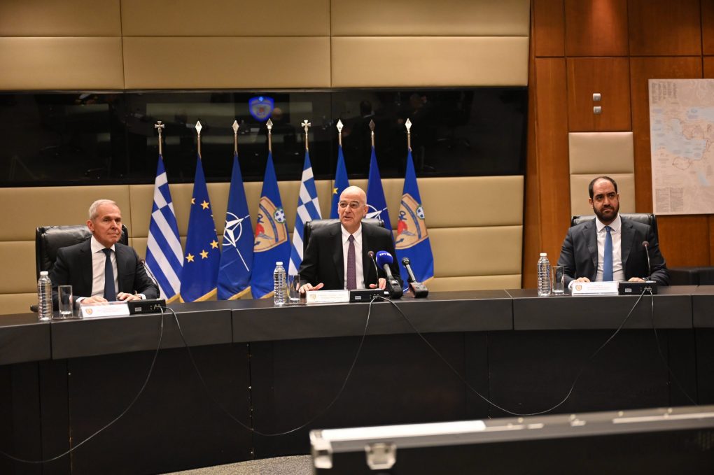 Παρουσία ΥΕΘΑ Ν. Δένδια στην τελετή αποχώρησης του πρώην ΥΦΕΘΑ και νυν ...