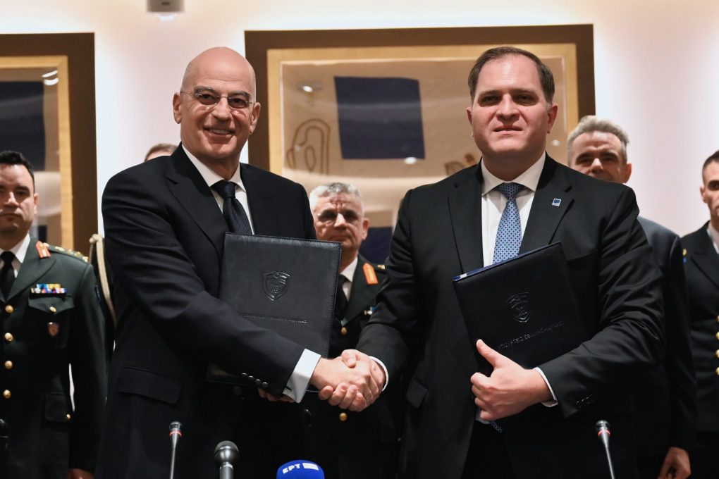 Υπογραφή από τον ΥΕΘΑ Ν. Δένδια και τον Διοικητή της ΑΑΔΕ Γ. Πιτσιλή ...