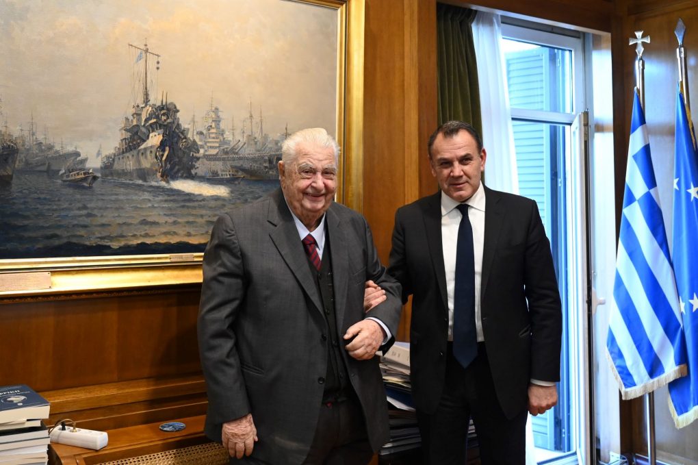 Ο ΥΕΘΑ Νικόλαος Παναγιωτόπουλος και ο Πρόεδρος της ΑΜΚΕ «ΚΥΚΛΩΨ ...