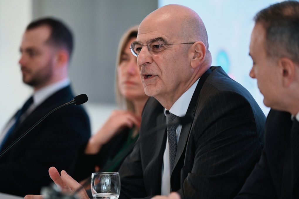 Συμμετοχή ΥΕΘΑ Νίκου Δένδια σε δημόσια συζήτηση στο Κολλέγιο της ...
