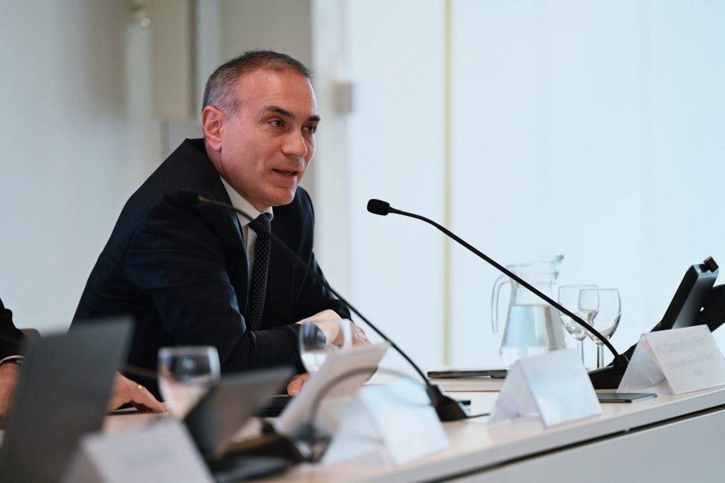 Συμμετοχή ΥΕΘΑ Νίκου Δένδια σε δημόσια συζήτηση στο Κολλέγιο της ...