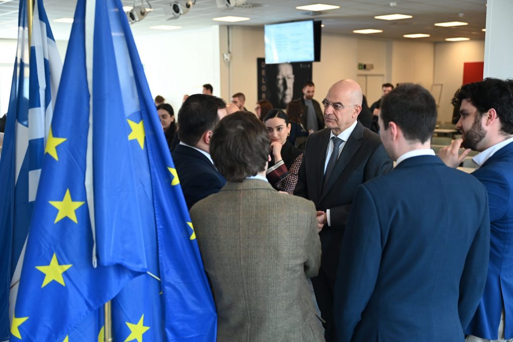Συμμετοχή ΥΕΘΑ Νίκου Δένδια σε δημόσια συζήτηση στο Κολλέγιο της ...