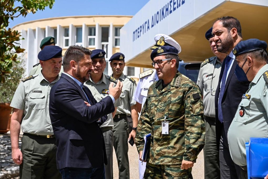 Επιθεώρηση ΥΦΕΘΑ Νικολάου Χαρδαλιά και Ιωάννη Κεφαλογιάννη στο 401 ΓΣΝΑ ...