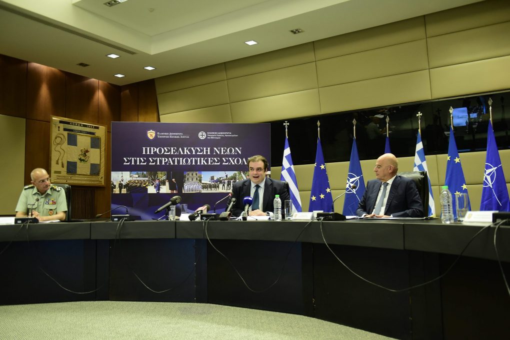 Συνάντηση Υπουργού Εθνικής Άμυνας Νίκου Δένδια με τον Υπουργό Παιδείας ...