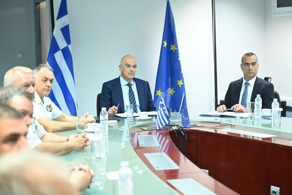 Συνομιλία ΥΕΘΑ Νίκου Δένδια με τον Επίτροπο Άμυνας και Διαστήματος της ...