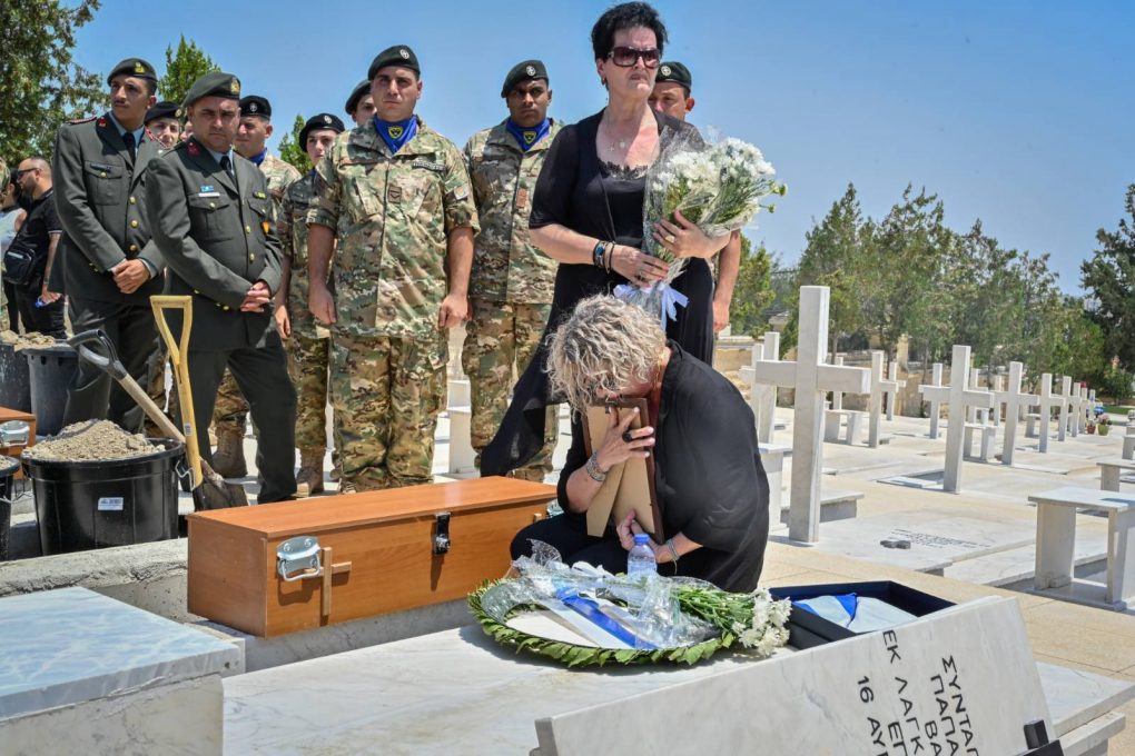 Παρουσία ΥΦΕΘΑ Θανάση Δαβάκη στη Λευκωσία για την τελετή επαναπατρισμού ...
