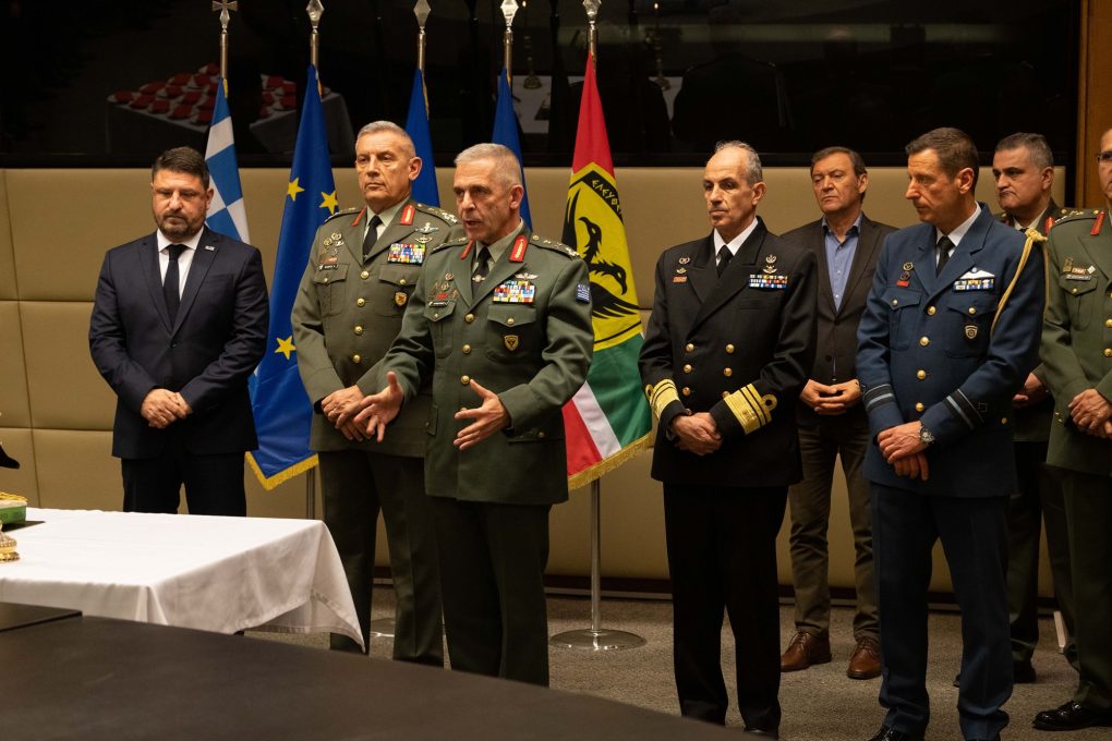 Παρουσία ΥΦΕΘΑ Νικόλαου Χαρδαλιά η κοπή της Πρωτοχρονιάτικης Πίτας του ...