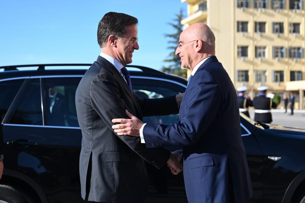 Συνάντηση ΥΕΘΑ Νίκου Δένδια με τον Γ.Γ. του ΝΑΤΟ Μαρκ Ρούτε στο ...