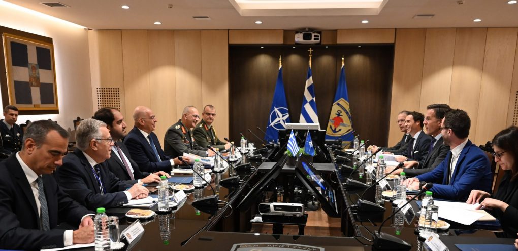 Συνάντηση ΥΕΘΑ Νίκου Δένδια με τον Γ.Γ. του ΝΑΤΟ Μαρκ Ρούτε στο ...