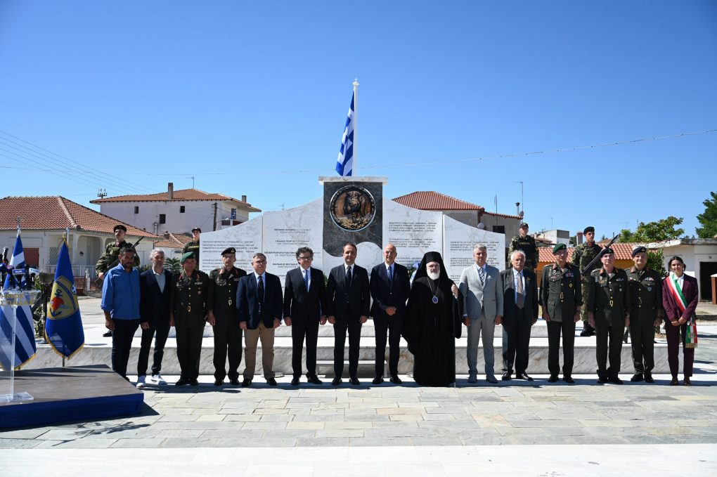Παρουσία ΥΕΘΑ Νίκου Δένδια στα αποκαλυπτήρια Μνημείου Πεσόντων στη Μάχη ...