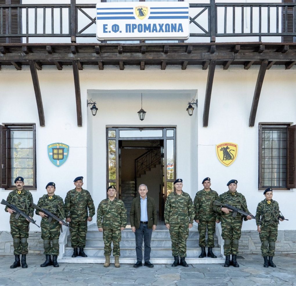 The Deputy Minister of National Defence Thanasis Davakis visits ...