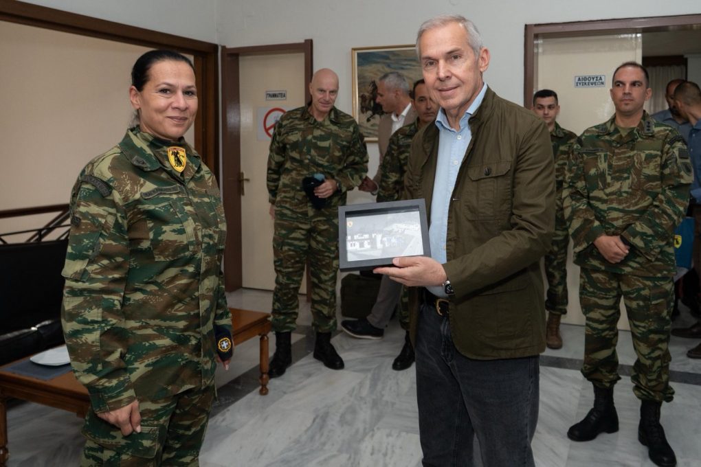The Deputy Minister of National Defence Thanasis Davakis visits ...