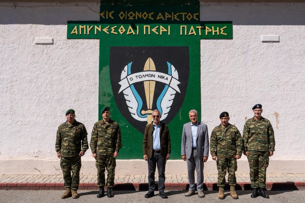 The Deputy Minister of National Defence Thanasis Davakis visits ...