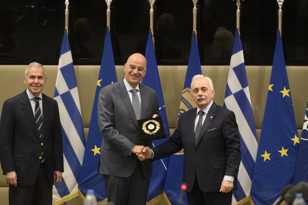 Υπογραφή Μνημονίου Συνεργασίας του ΥΠΕΘΑ με τον Ελληνικό Ερυθρό Σταυρό ...