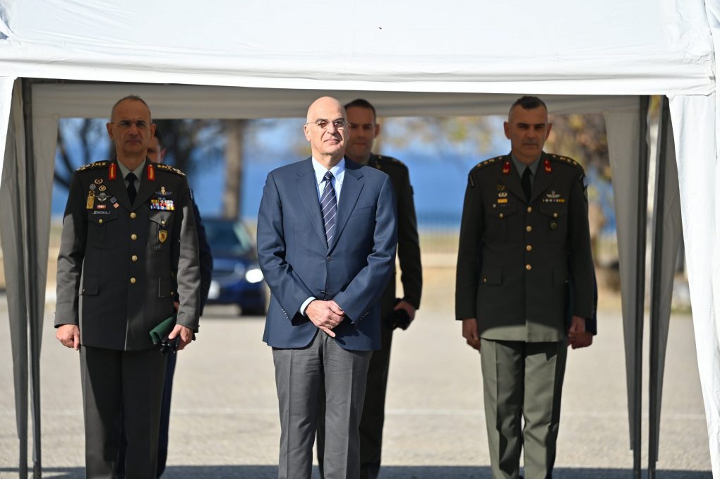 Επίσκεψη ΥΕΘΑ Νίκου Δένδια στην 1η ΜΑΛ και κατάθεση στεφάνου στο ...