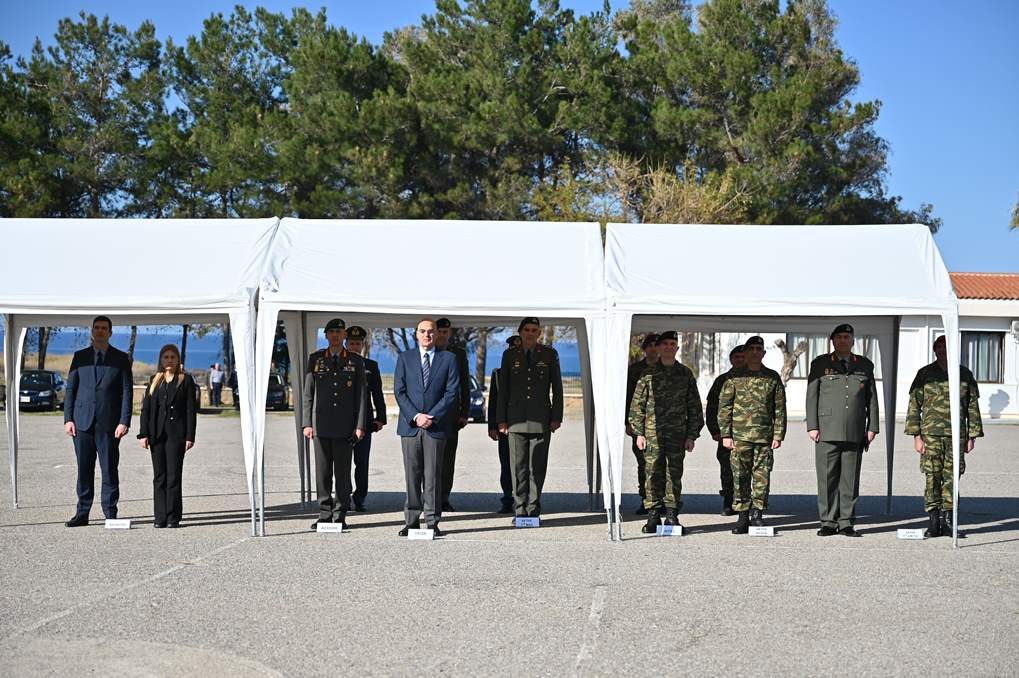 Επίσκεψη ΥΕΘΑ Νίκου Δένδια στην 1η ΜΑΛ και κατάθεση στεφάνου στο ...