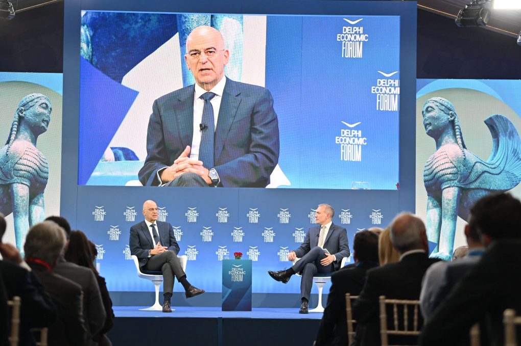Σημεία από τη συζήτηση του ΥΕΘΑ Νίκου Δένδια με τον Καθηγητή ...