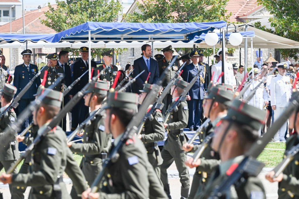 Απονομή πτυχίων από τον ΥΦΕΘΑ Γιάννη Κεφαλογιάννη στην Ορκωμοσία ...
