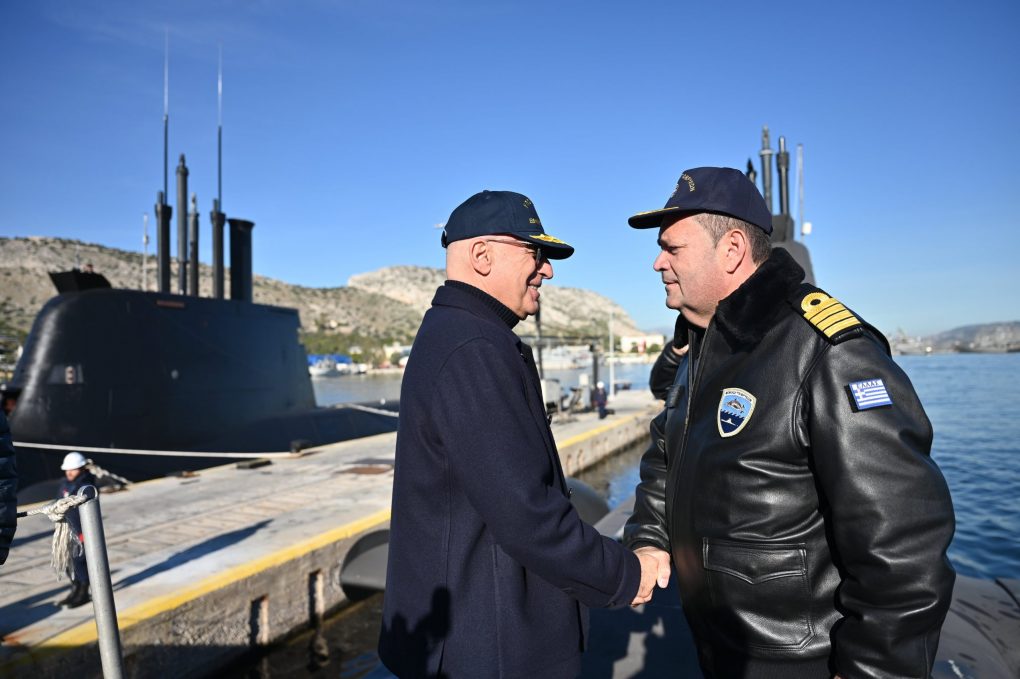 Ο ΥΕΘΑ Νίκος Δένδιας παρακολούθησε βολή νέου τύπου τορπίλης από το Υ/Β ...