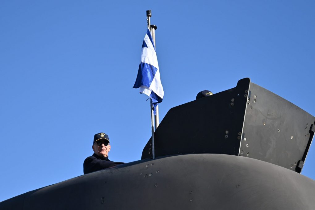 Ο ΥΕΘΑ Νίκος Δένδιας παρακολούθησε βολή νέου τύπου τορπίλης από το Υ/Β ...