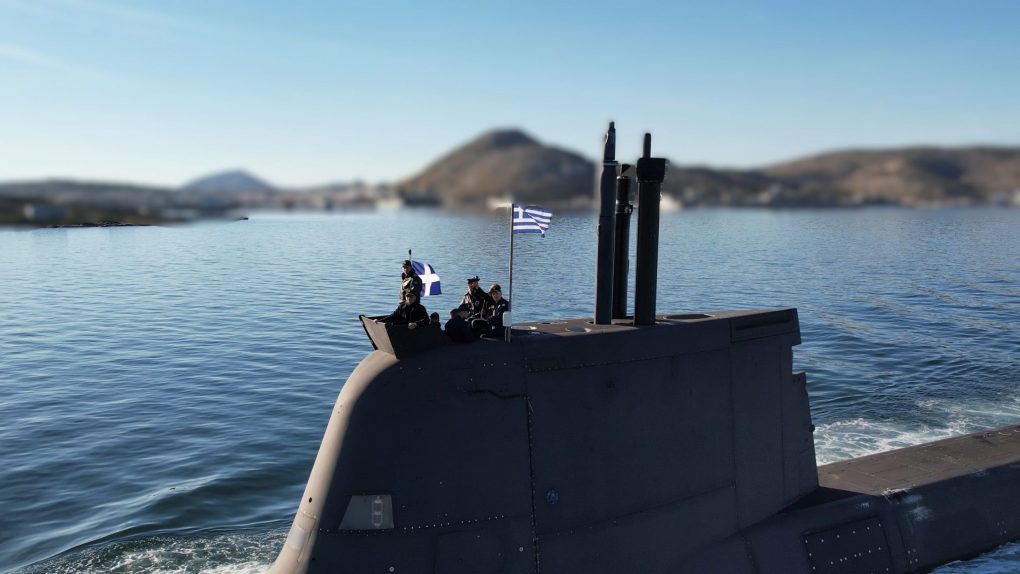 Ο ΥΕΘΑ Νίκος Δένδιας παρακολούθησε βολή νέου τύπου τορπίλης από το Υ/Β ...