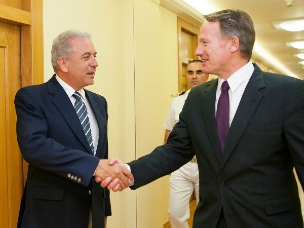 Συνάντηση ΥΕΘΑ Δημήτρη Αβραμόπουλου με τον Πρέσβη των ΗΠΑ στην Ελλάδα ...